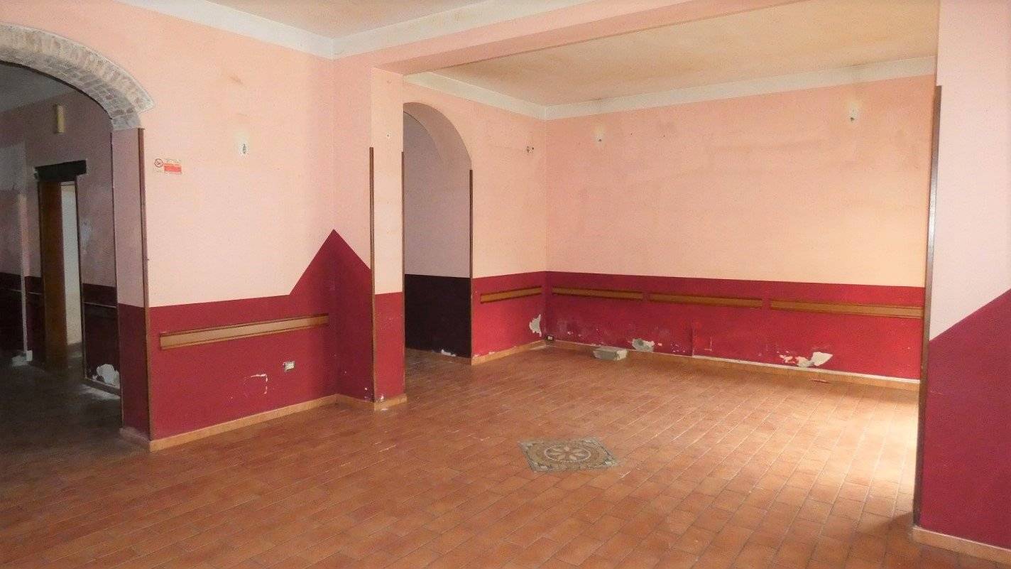 Locale commerciale in Vendita