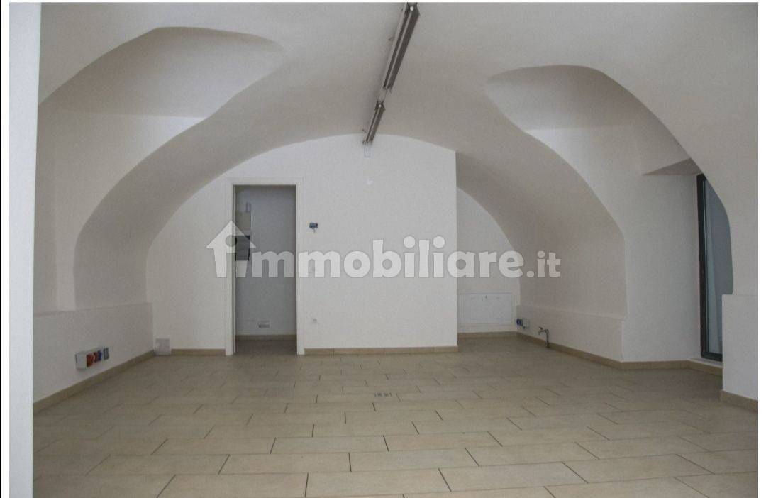 Locale commerciale in Vendita