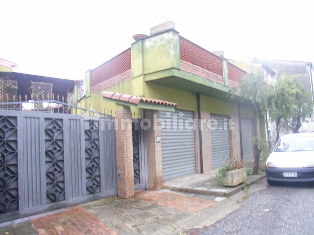 Vendita Villa bifamiliare in piazza Alfredo Dionisio 12 Cosenza. Ottimo ...