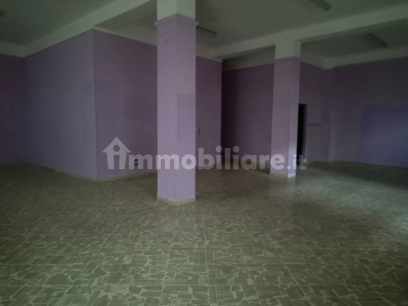 Locale commerciale in Vendita