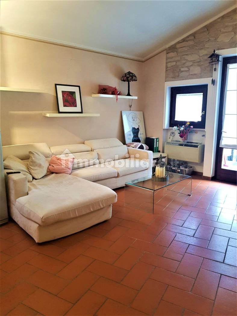 Trilocale via Carera 12, Gavardo Sopraponte, Gavardo