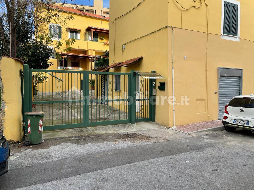 Locale commerciale in Vendita