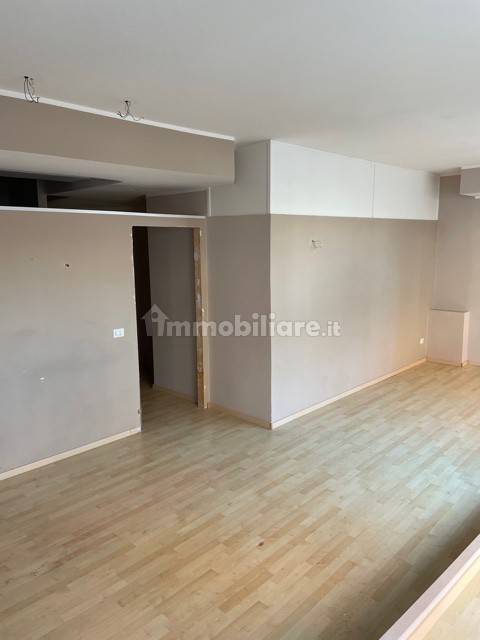 Locale commerciale in Vendita