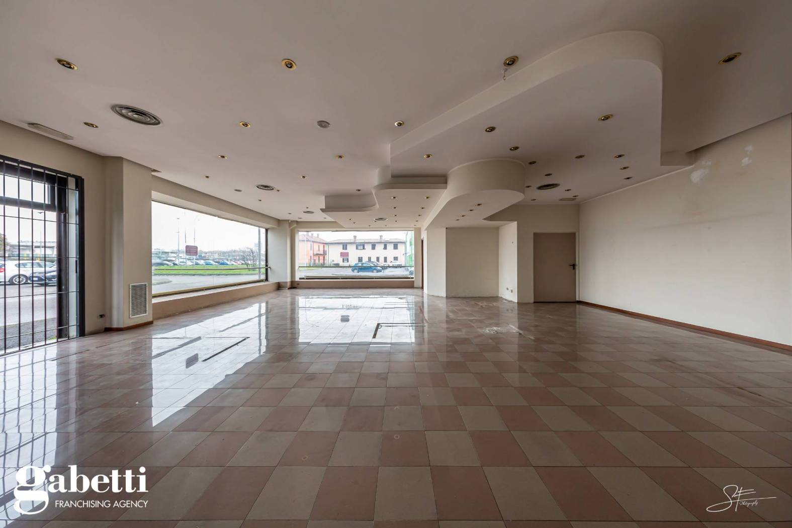 Locale commerciale con laboratorio in Vendita